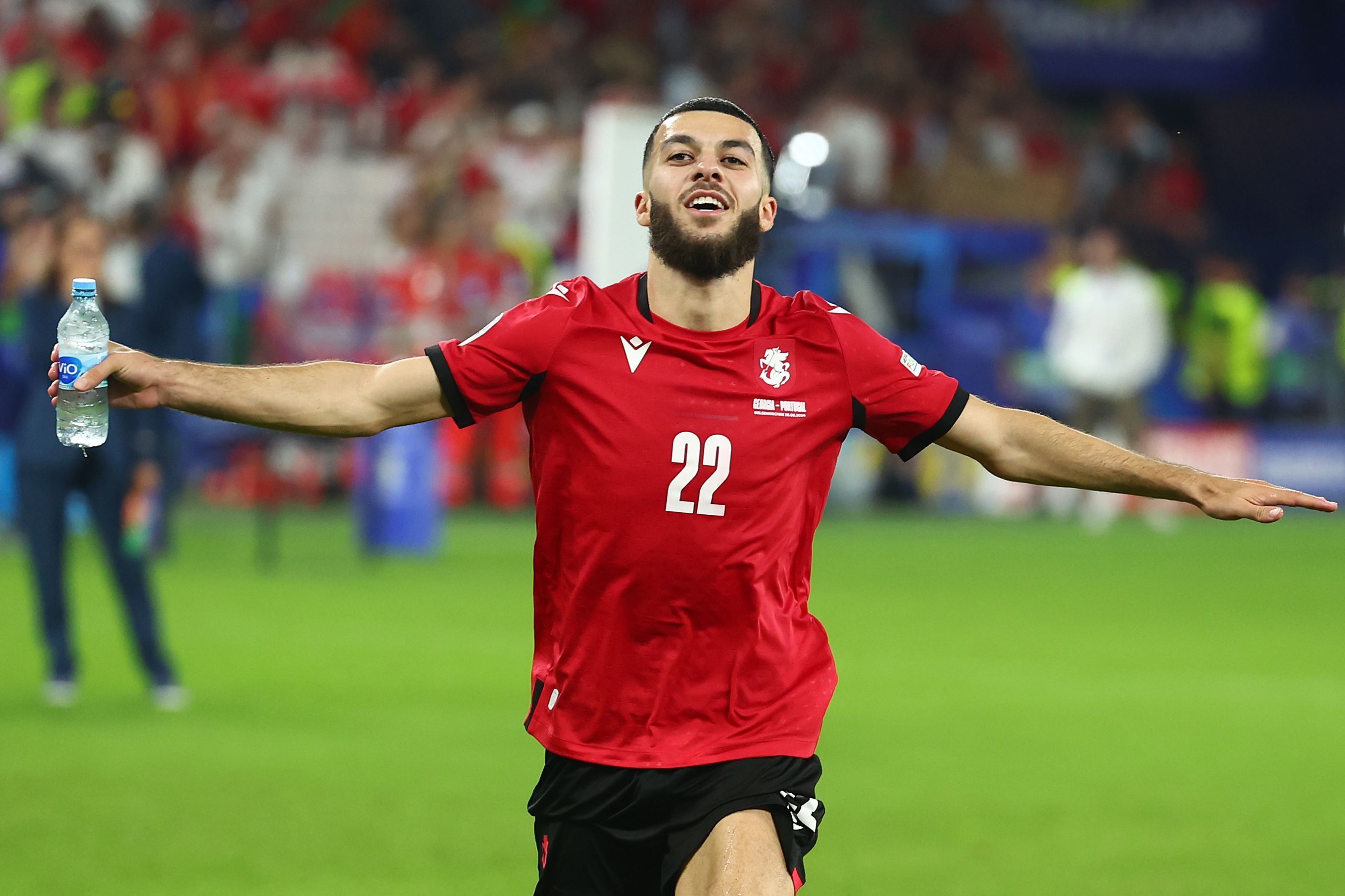Conheça Mikautadze, georgiano artilheiro da Eurocopa que nasceu na ...