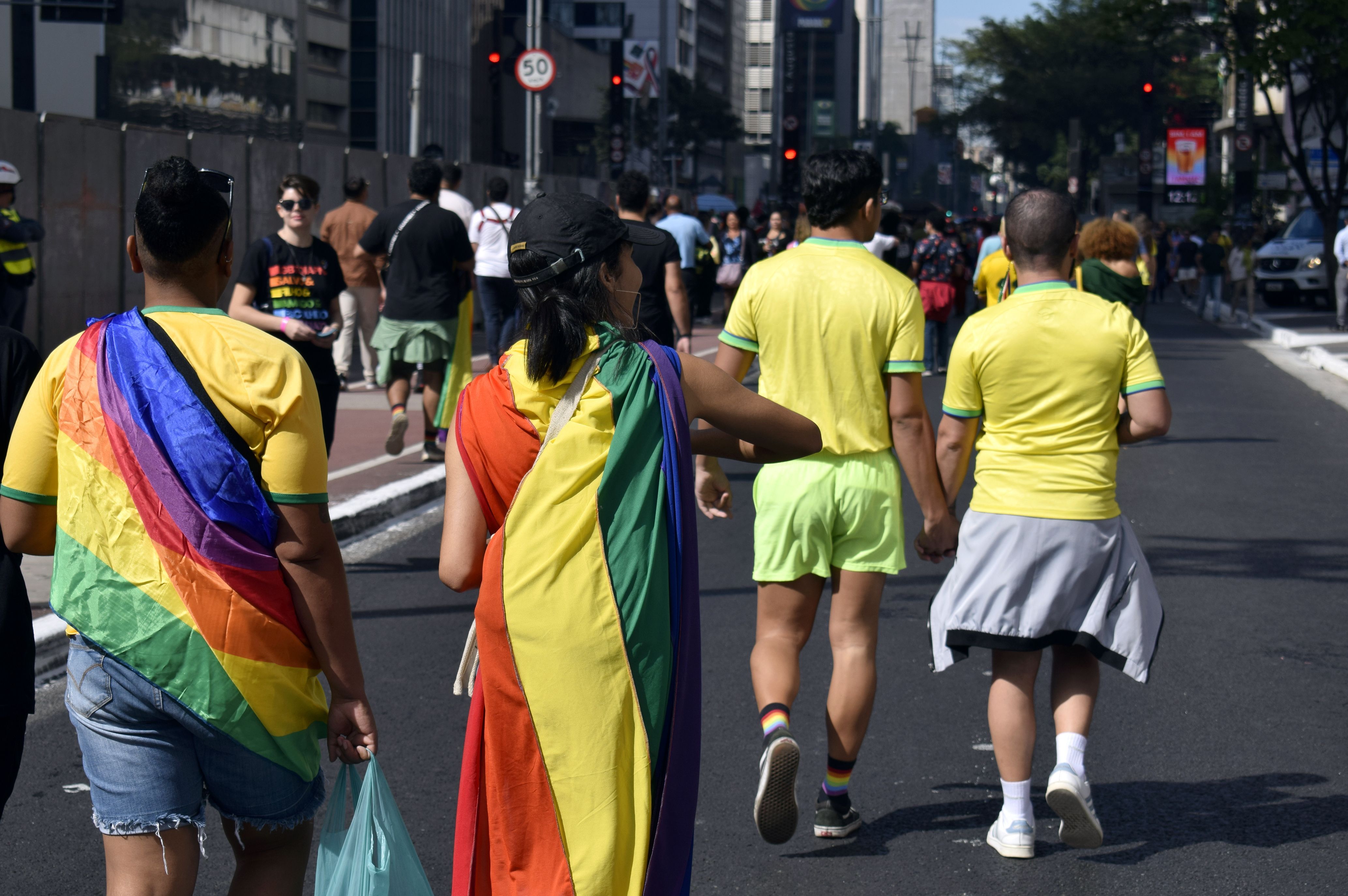 Público de verde e amarelo e shows: veja imagens da Parada LGBT+ de SP ...