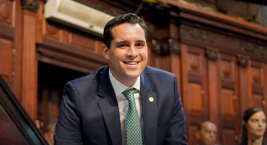 Saiba quem é o deputado de 29 anos favorito para ser vice de Paes | CNN Brasil