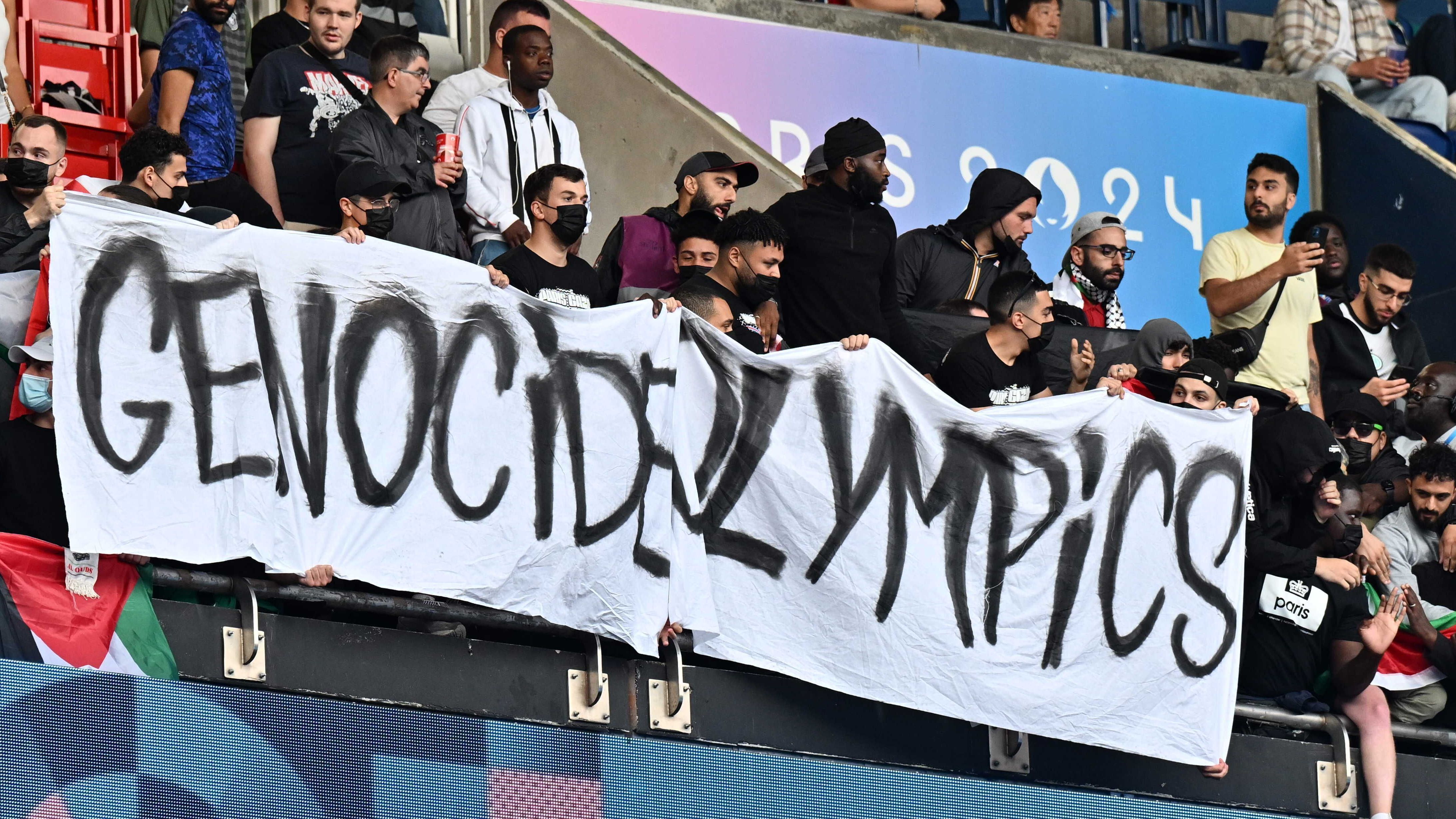 Paris 2024: Autoridades investigam gestos antissemitas no futebol ...