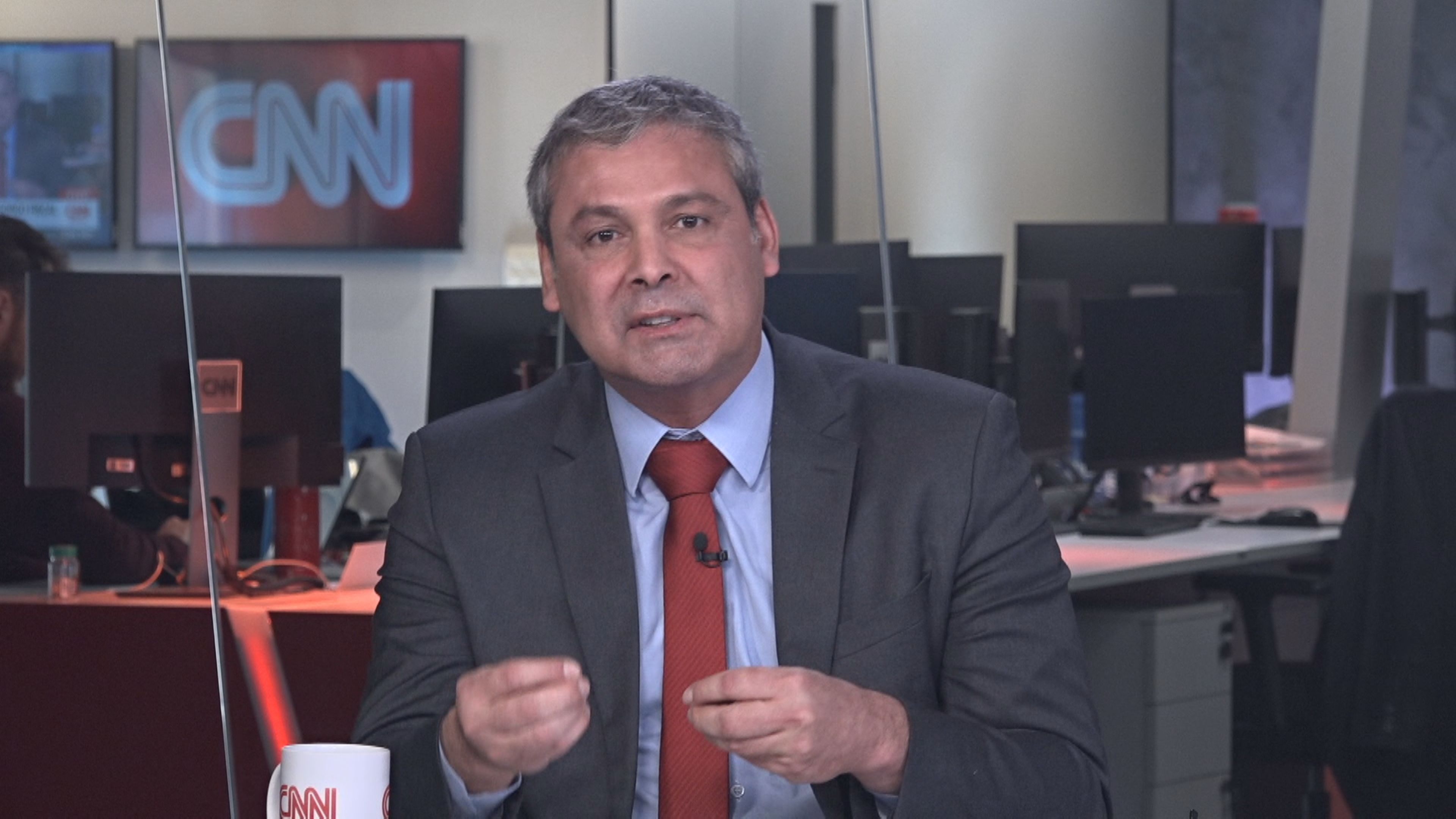 Deputado Lindbergh Farias diz à CNN que alta do dólar é "artificial e ...