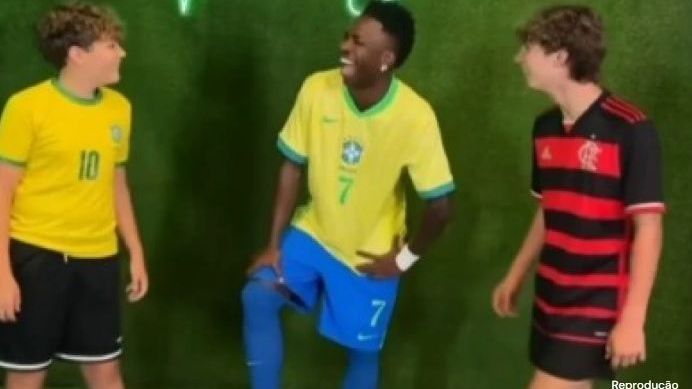 Vídeo: Vini Jr faz surpresa para fãs em museu de estátuas de cera | CNN ...