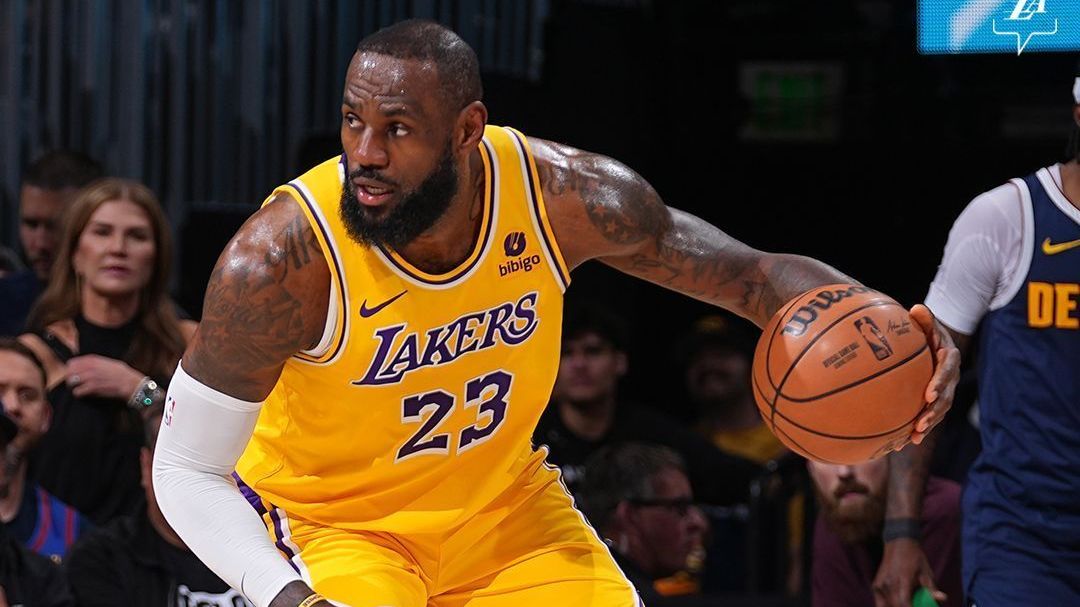 LeBron James renova com os Lakers e estabelece recorde na NBA | CNN Brasil