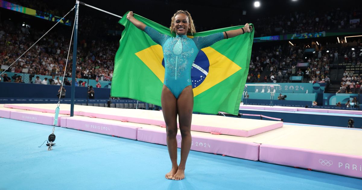 Neymar parabeniza Rebeca Andrade por ouro e recorde: "A maior" | CNN Brasil