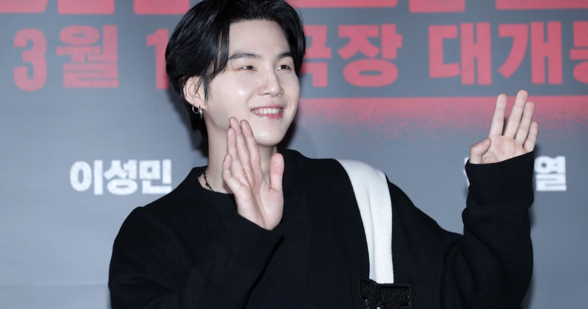 Suga, do BTS, pede desculpas após ser autuado por conduzir patinete ...