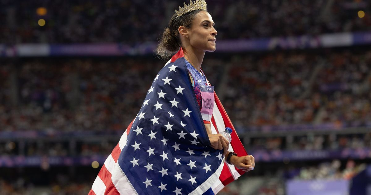 Americana bate próprio recorde e se torna bicampeã olímpica no ...