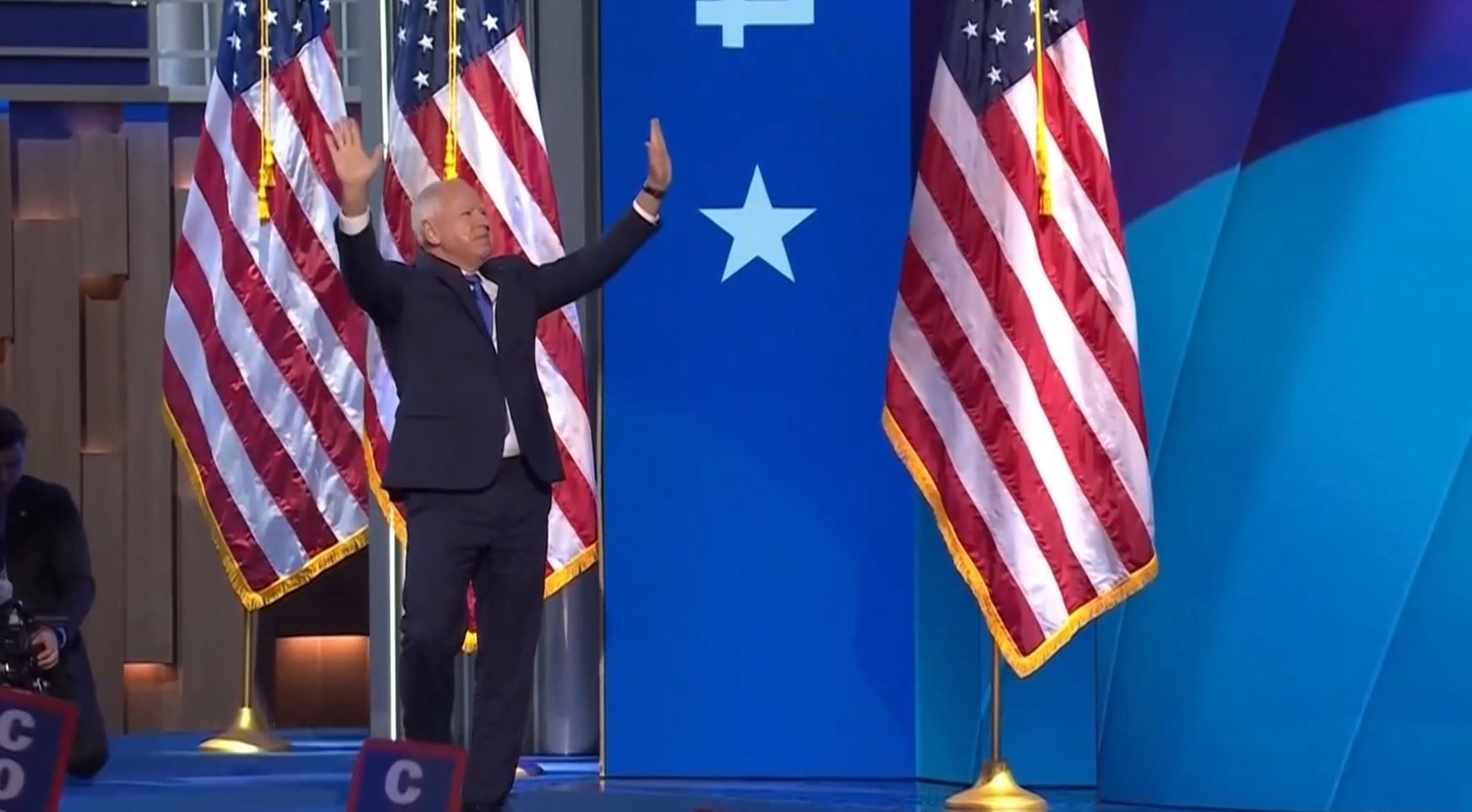 Tim Walz aceita indicação democrata para vice de Kamala: "Honra da ...