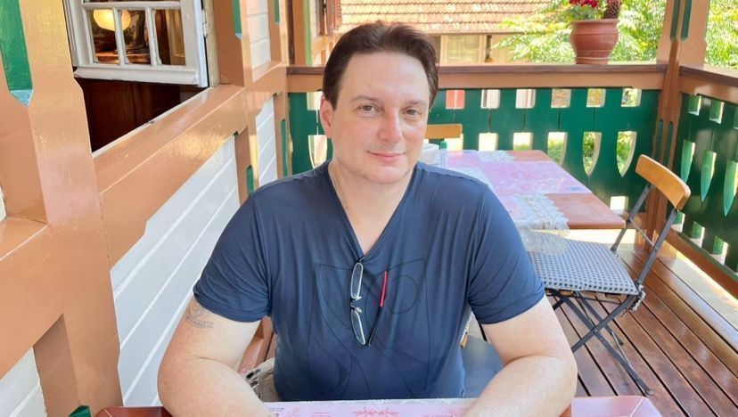 Quem era Daniel Mastral, escritor e ex-adepto de seita satanista | CNN ...