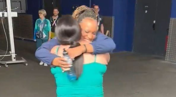 Rebeca Andrade reencontra mãe após medalhas olímpicas; veja | CNN Brasil