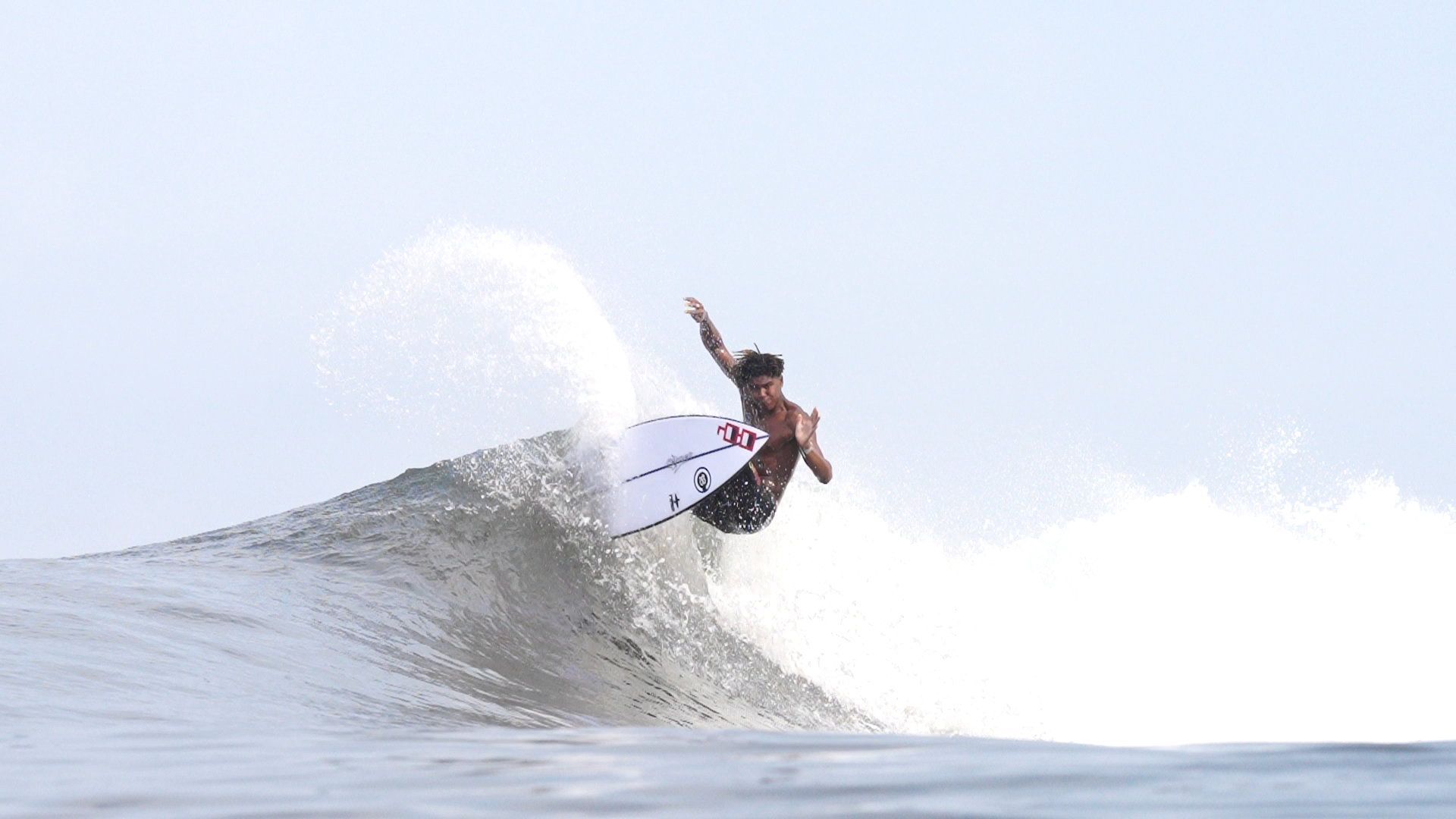 Patrocínio inédito transforma carreira de surfista brasileiro; veja ...