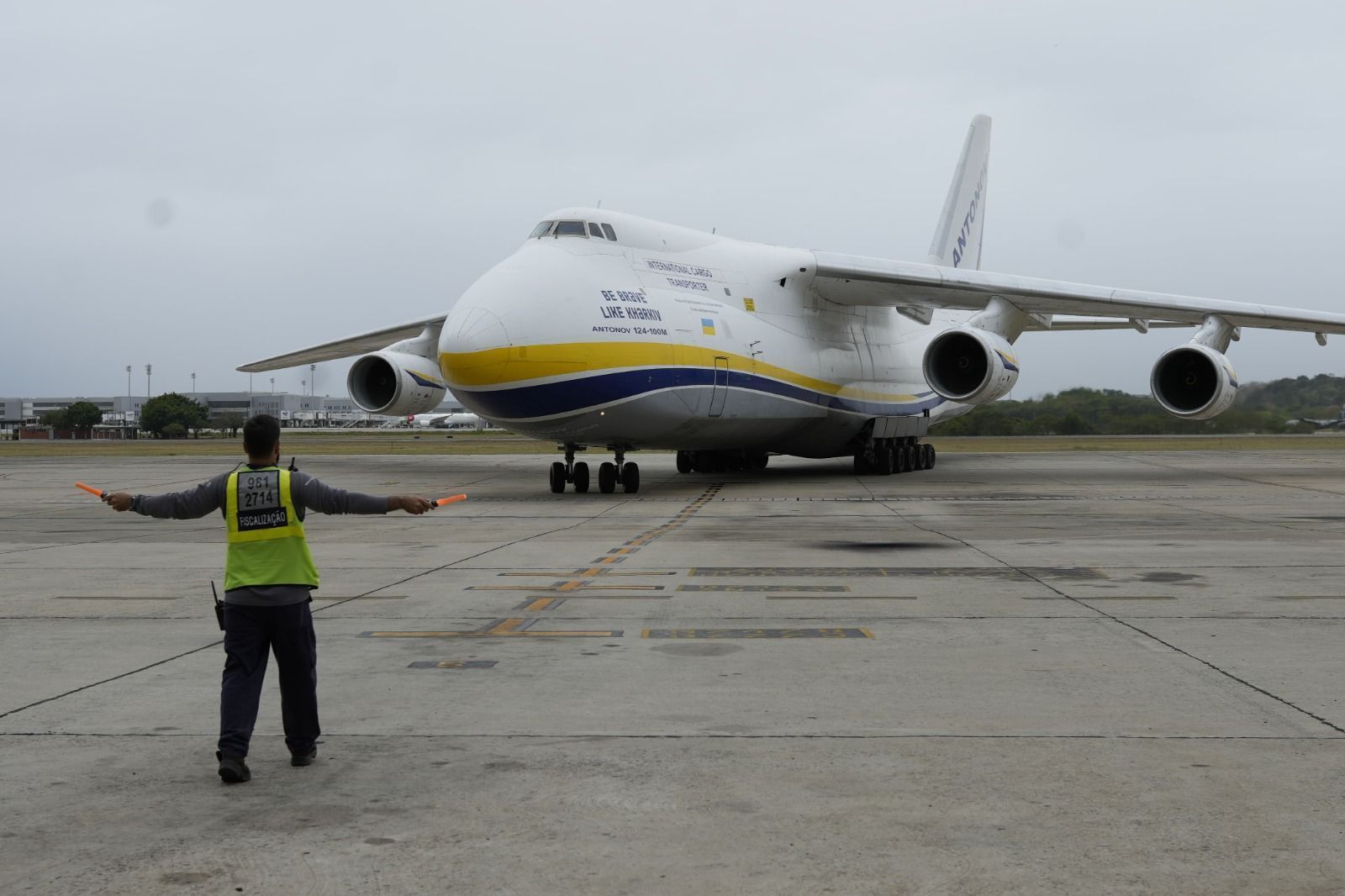 Antonov AN-124: aeroporto do Rio recebe o maior avião de cargas do ...
