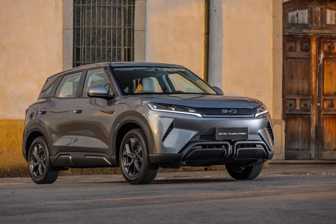 BYD lança novo Yuan Pro que roda 250 km com uma carga | CNN Brasil