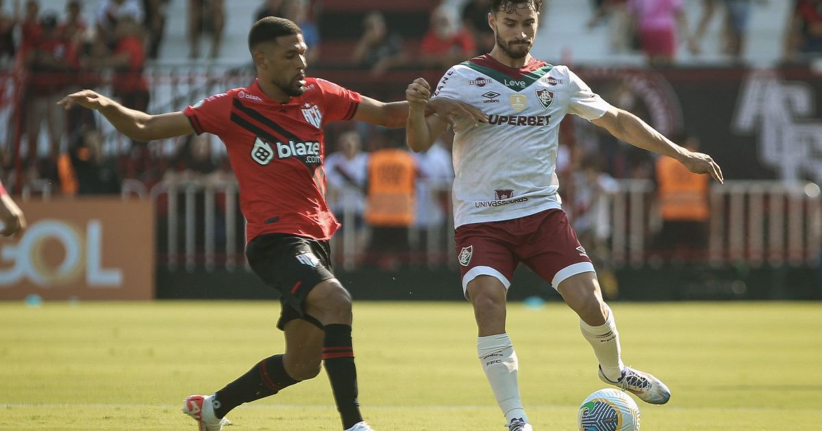 Fluminense perde para o Atlético-GO em jogo marcado por polêmica | CNN ...