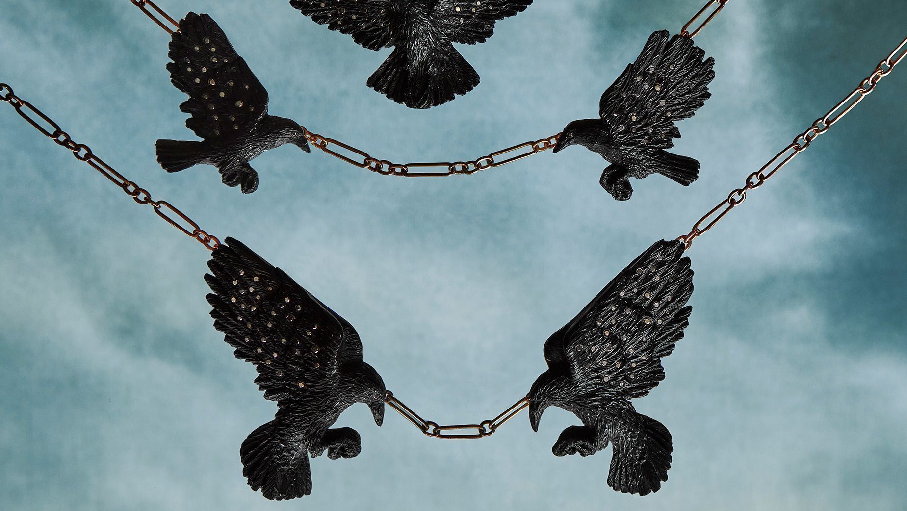 Conheça o azeviche: pedra preciosa da era vitoriana que voltou aos ...