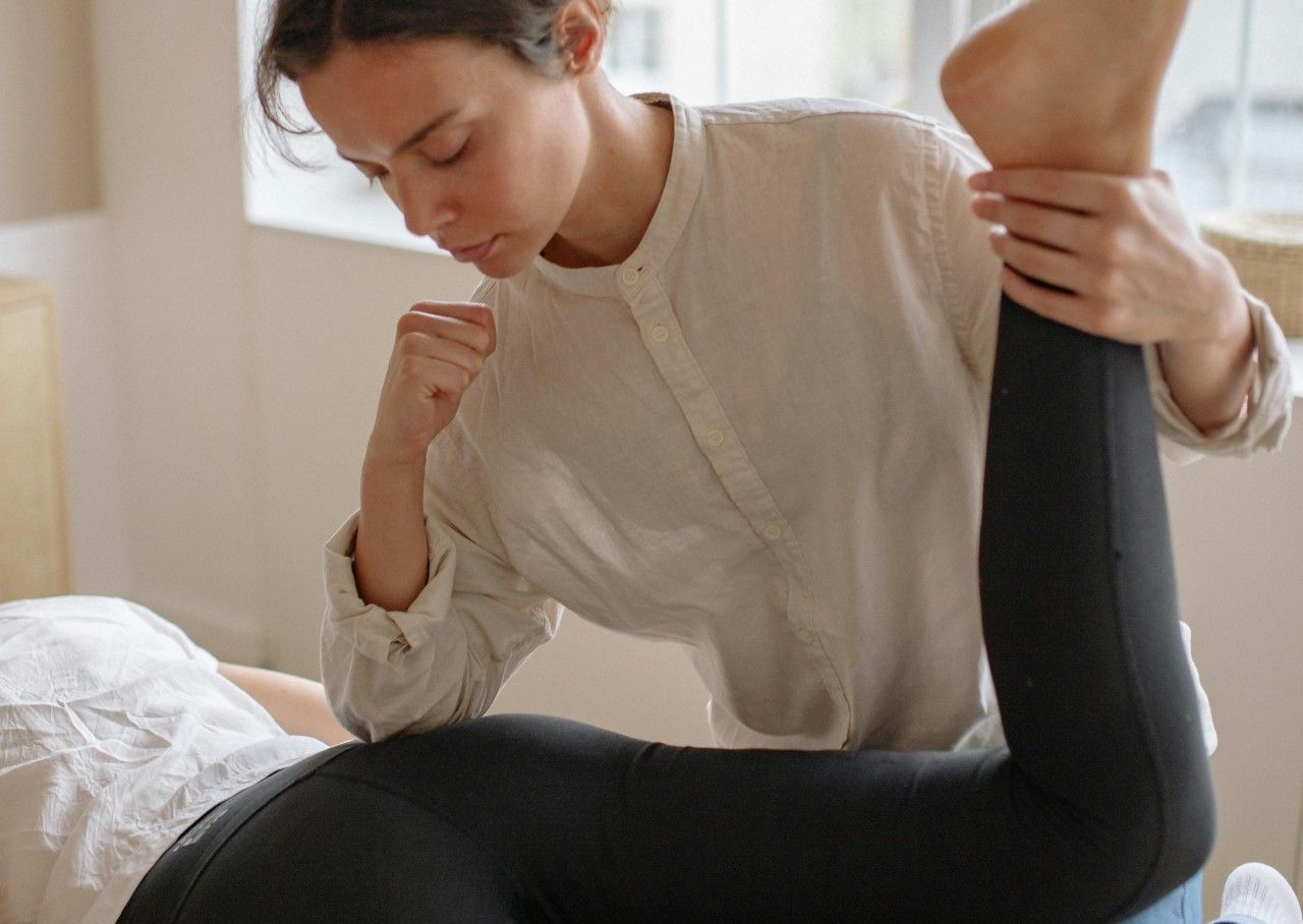 Para que serve a quiropraxia? Conheça 9 mitos e verdades | CNN Brasil