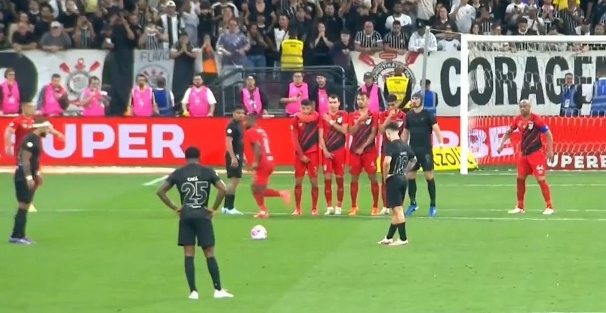 Veja como foi o primeiro gol de Memphis Depay pelo Corinthians | CNN Brasil