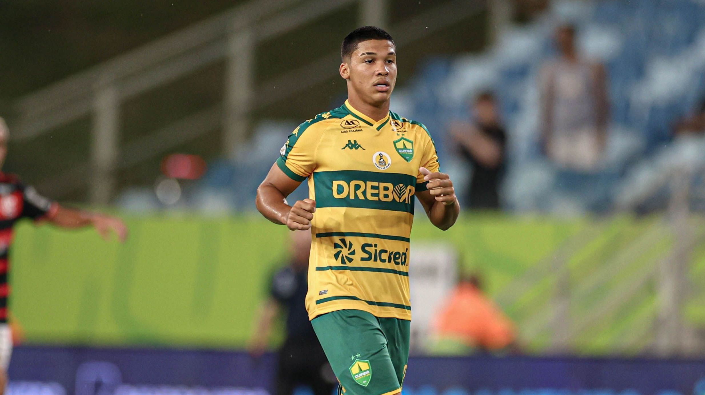 David Miguel, de 17 anos, estreia no Cuiabá e paga promessa de joelhos; entenda | CNN Brasil