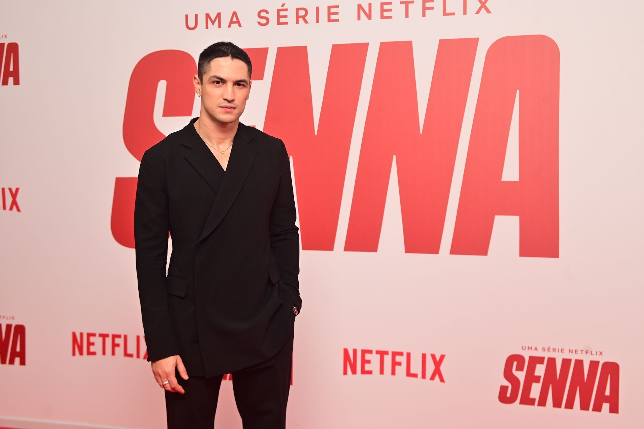 Elenco de "Senna" e irmã do piloto participam de estreia da série em SP ...