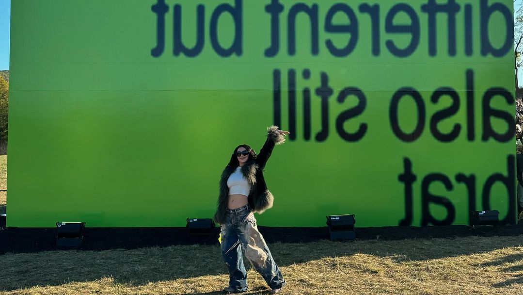 "Brat" é eleita a palavra do ano do dicionário Collins; saiba o que ...