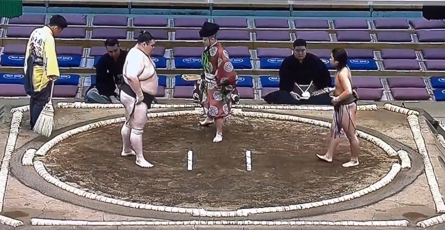 Japonês de 16 anos vence rival 100 quilos mais pesado em luta de sumô ...