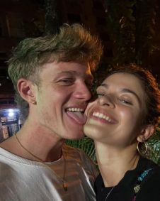 Pedro Novaes posa ao lado da namorada em show de Marina Sena; veja foto | CNN Brasil