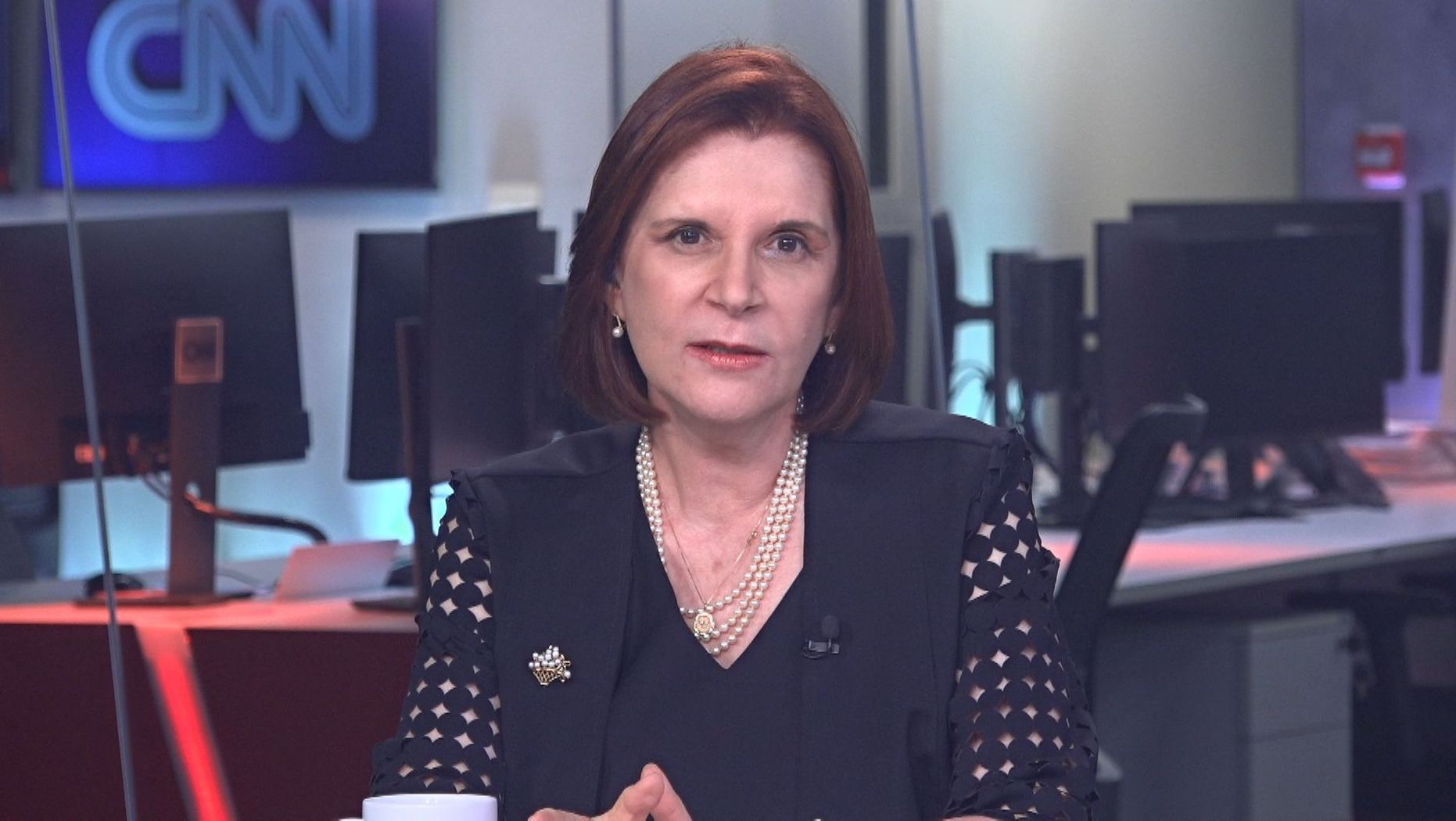 “Política e Forças Armadas são azeite e água”, diz nova presidente do ...