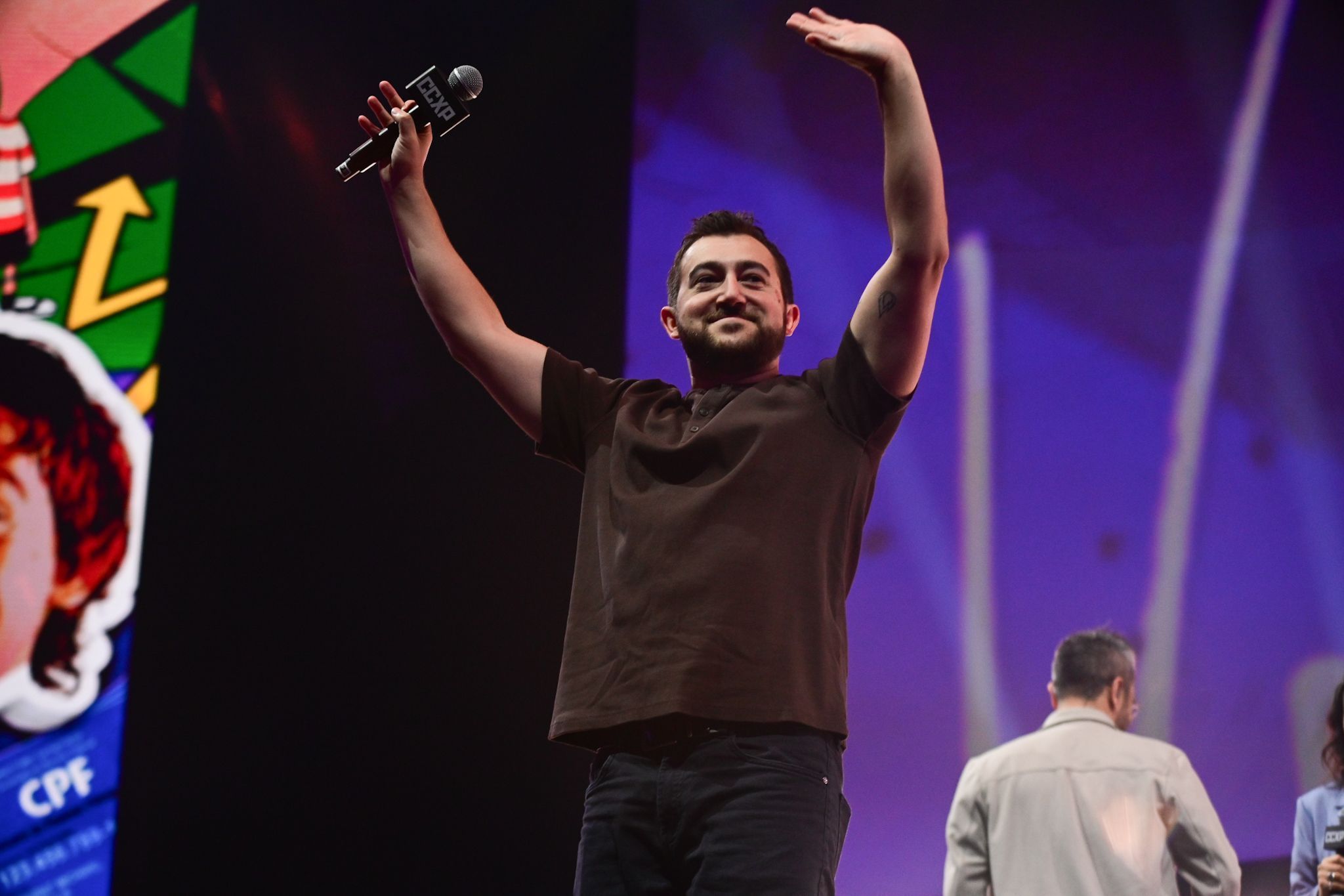 Na CCXP24, Vincent Martella ganha "CPF" e pano de prato: “Agora sou brasileiro” | CNN Brasil
