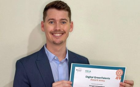 Pesquisador brasileiro recebe prêmio do Ministério de Educação da ...