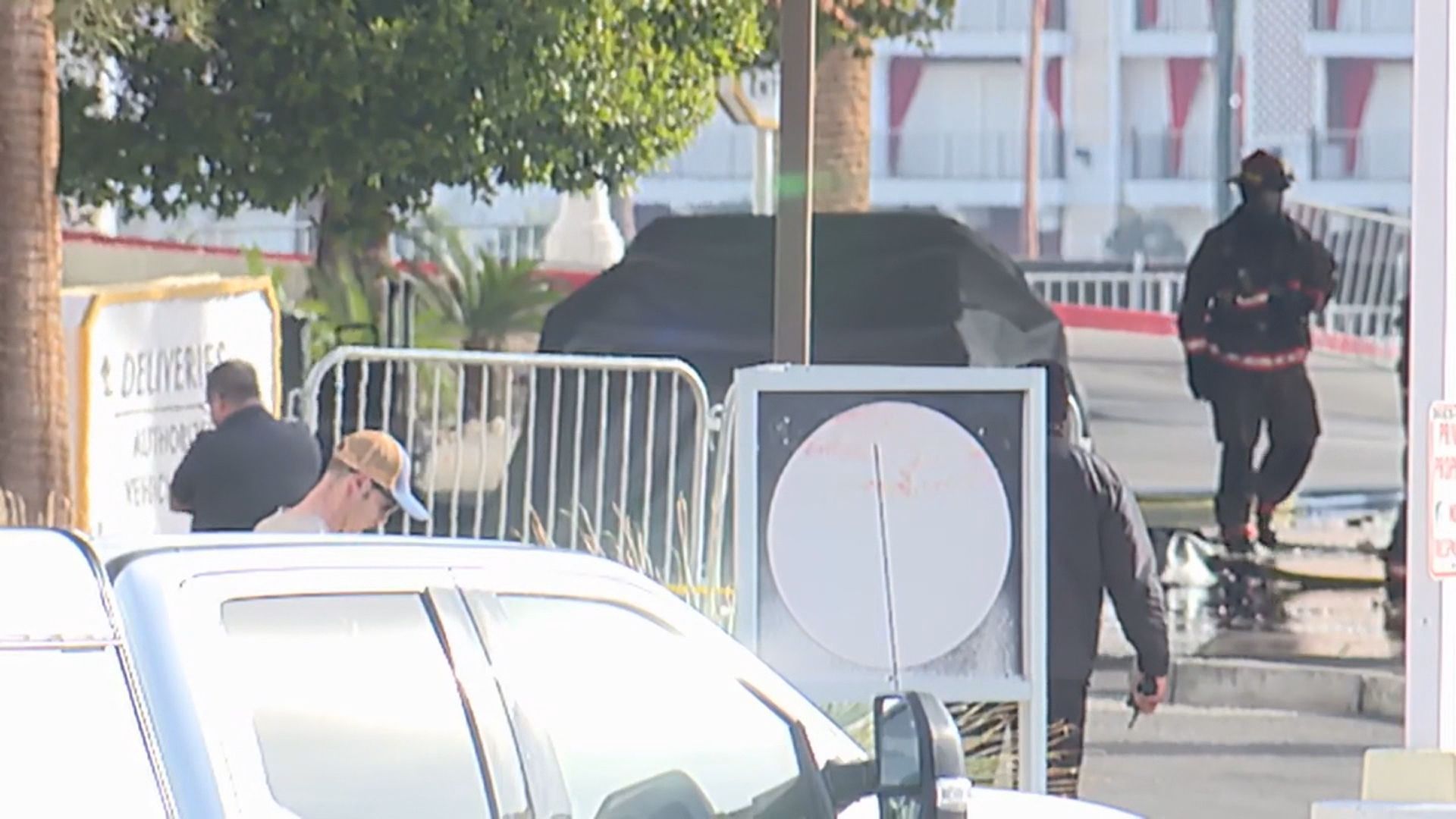 Carro da Tesla explode na entrada do Trump Hotel em Las Vegas | CNN Brasil