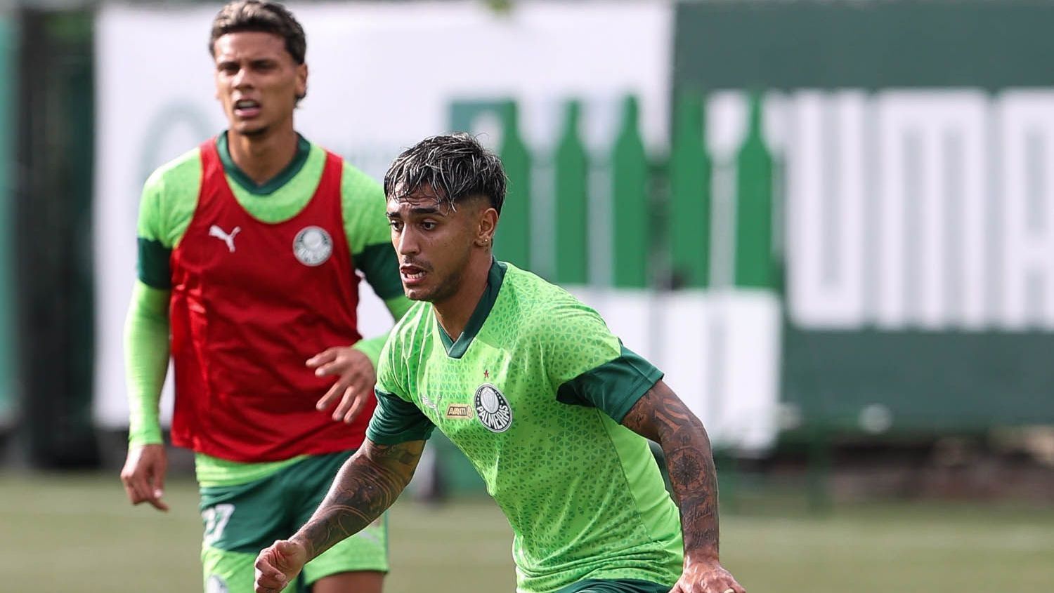 Facundo Torres marca em primeiro treino no Palmeiras; veja | CNN Brasil