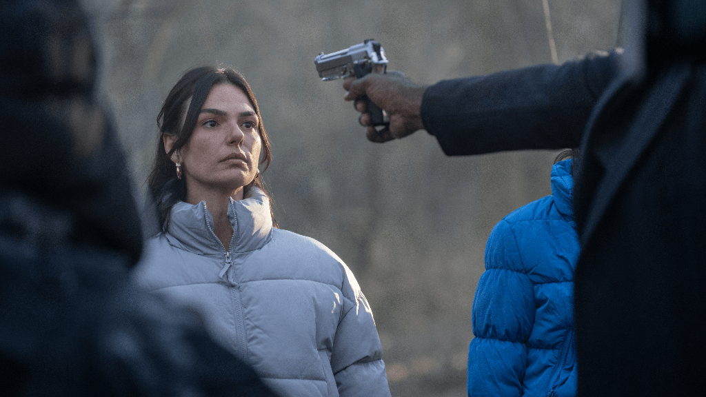 "Código Alarum": filme com Sylvester Stallone e Isis Valverde ganha ...