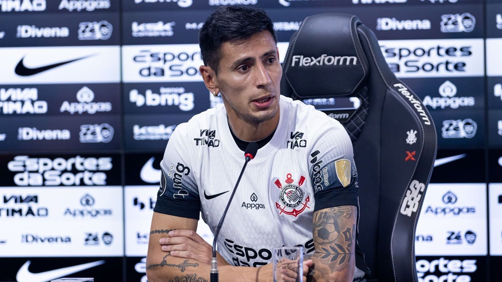 Apresentado, Angileri garante estar pronto para estrear no Corinthians ...