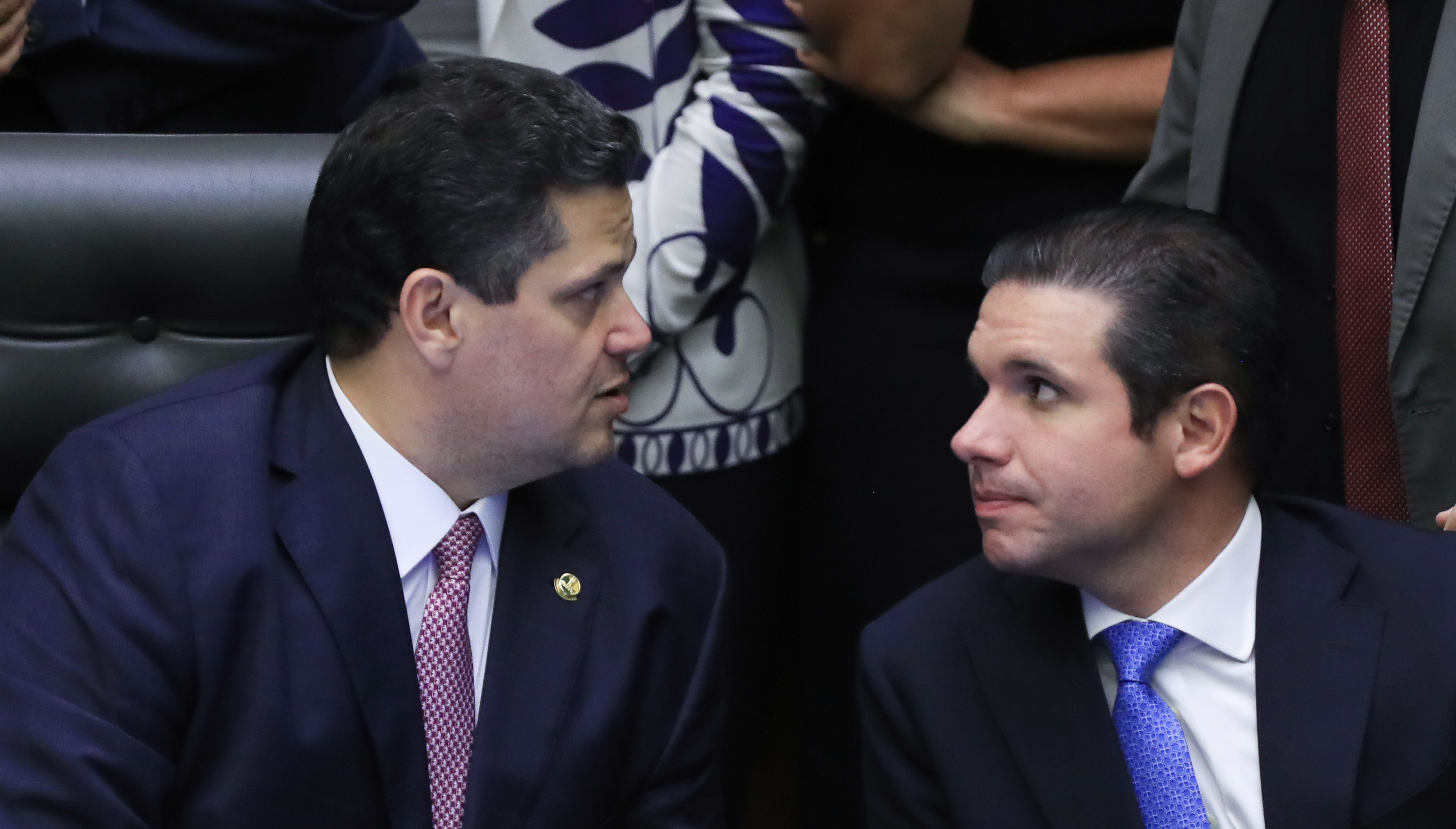 Alcolumbre e Hugo convocam líderes para reunião em meio a protestos ...