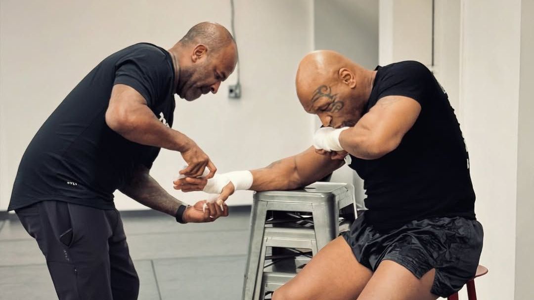 Técnico brasileiro de Mike Tyson nega armação em luta contra Jake Paul ...