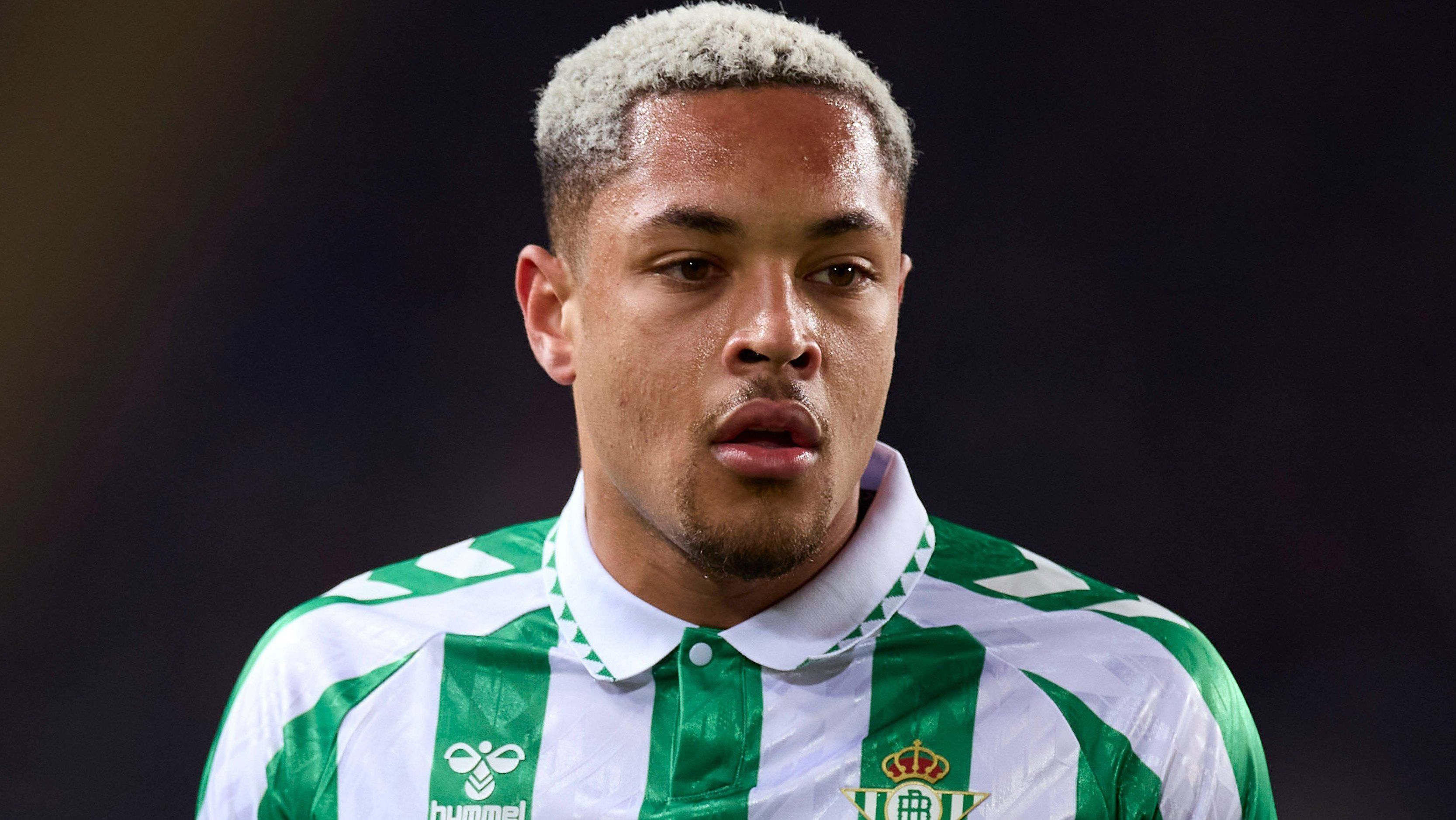 Barcelona define estratégia para vender Vitor Roque ao Palmeiras | CNN ...