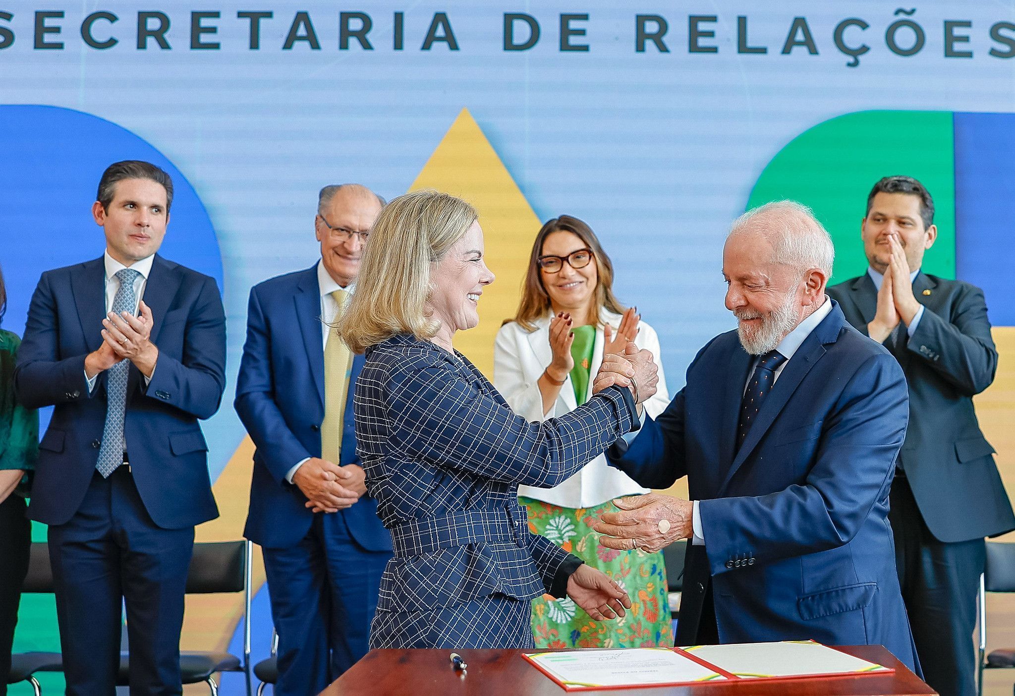 Gleisi faz acenos ao Congresso e agradece Moraes por defesa da ...