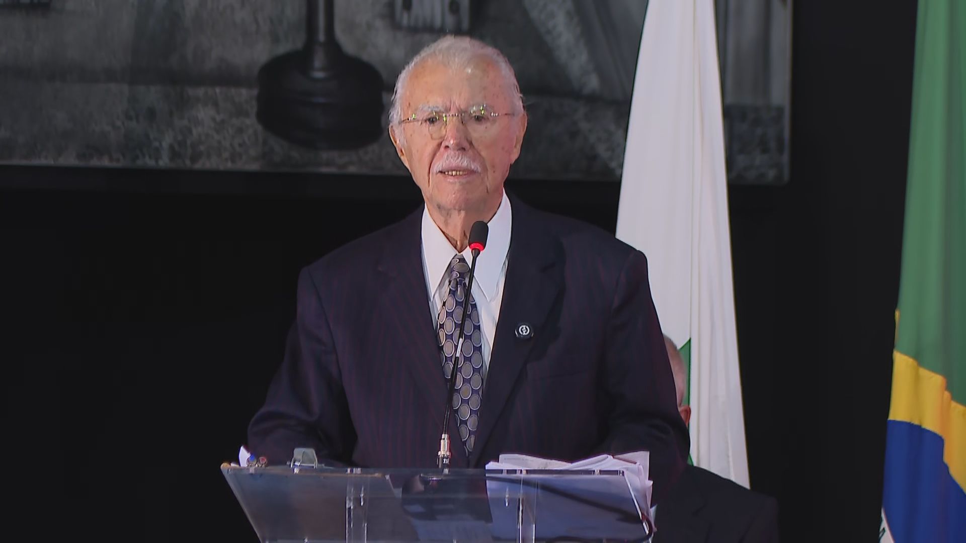 À CNN, Sarney conta desafios de ser primeiro presidente após a ditadura ...