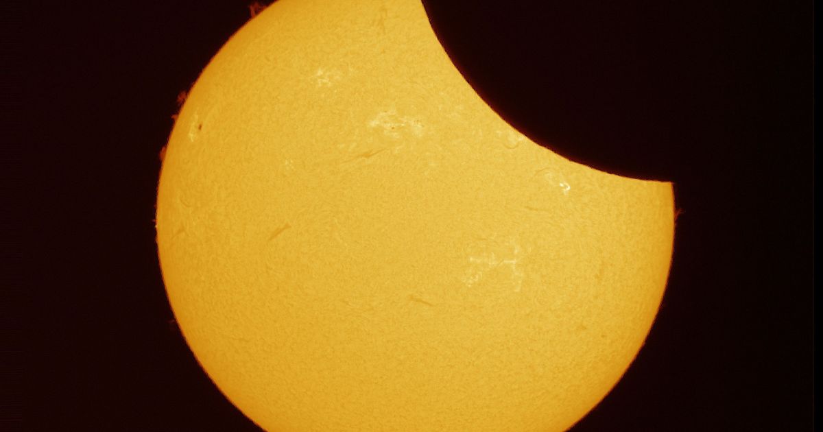 Veja imagens do eclipse solar parcial que aconteceu neste sábado (29 ...