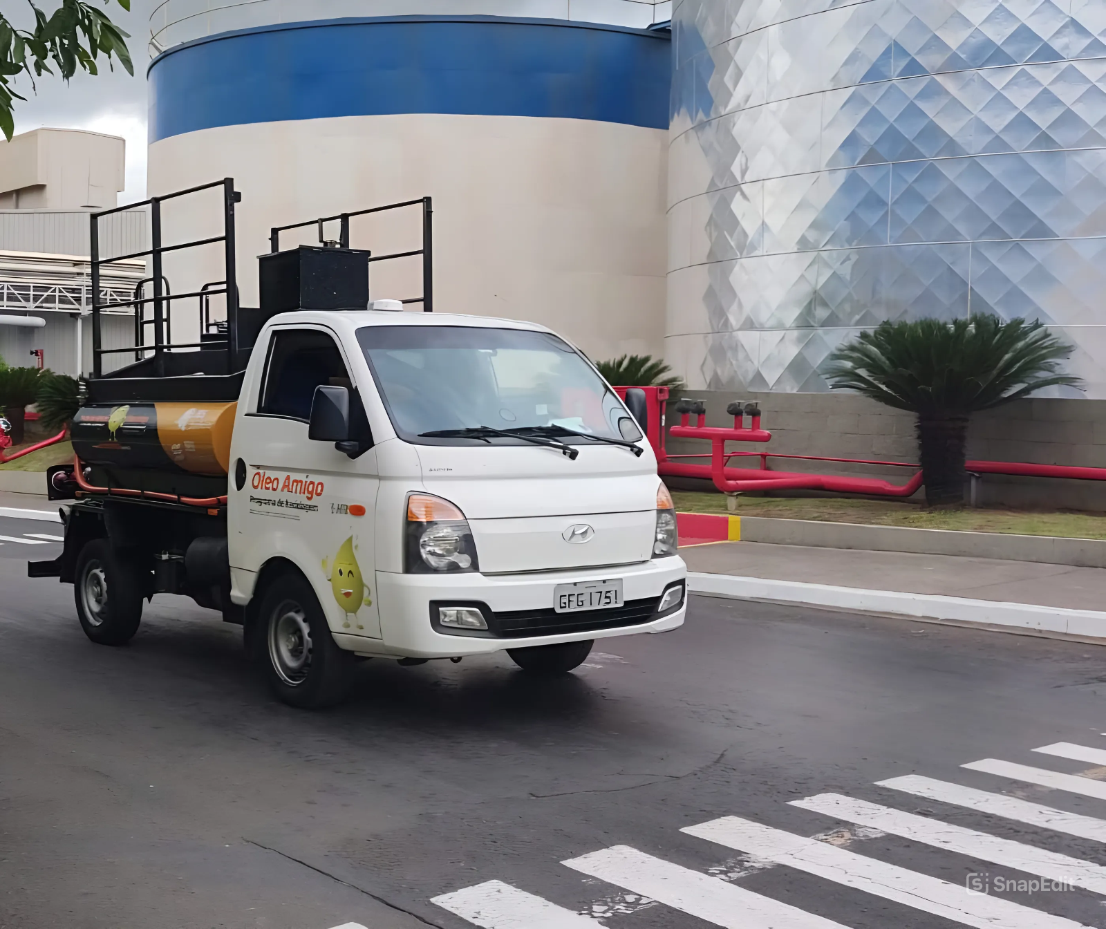 Empresa converte 36 milhões de litros de óleo usado em biodiesel; veja ... Empresa converte 36 milhões de litros de óleo usado em biodiesel; veja ...