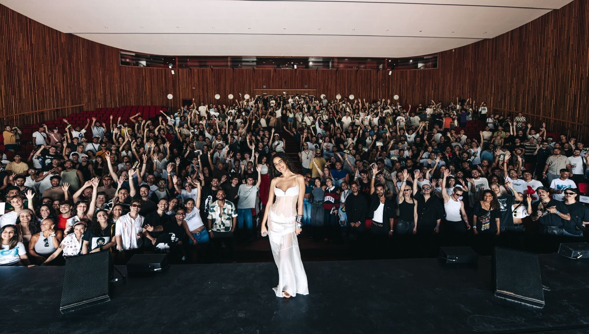 Marina Sena revela novo álbum para fãs e comemora: "Agora o Grammy vem ...