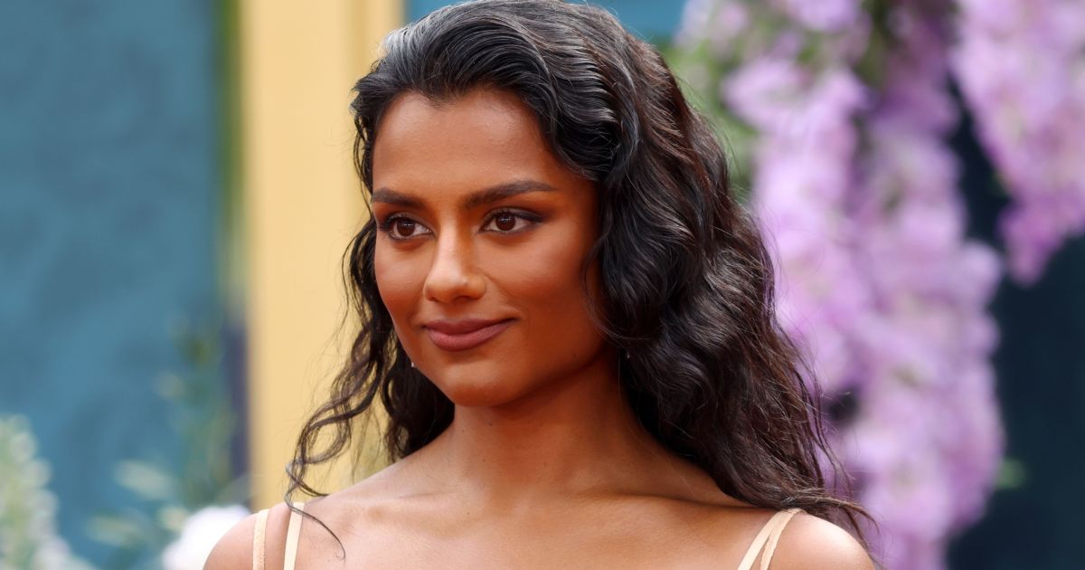 Simone Ashley poderá ter papel significativo em sequência de ...