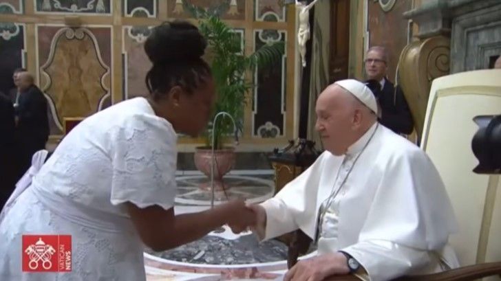 Emocionada, Cacau Protasio lembra encontro com papa Francisco: "Ele é ...