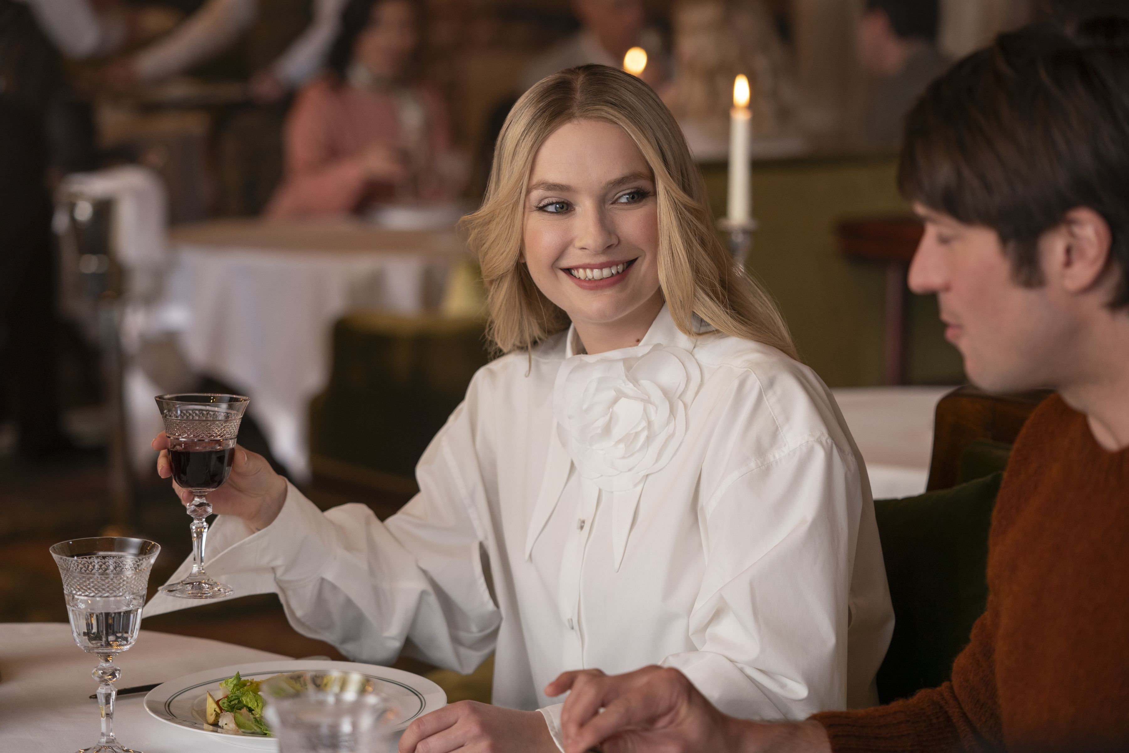 Atriz de "Emily em Paris" decide deixar série: "Explorar novos ...