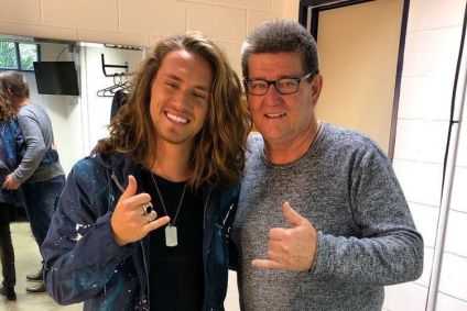 Vitor Kley lamenta morte do pai: “Meu herói de olho azul” | CNN Brasil