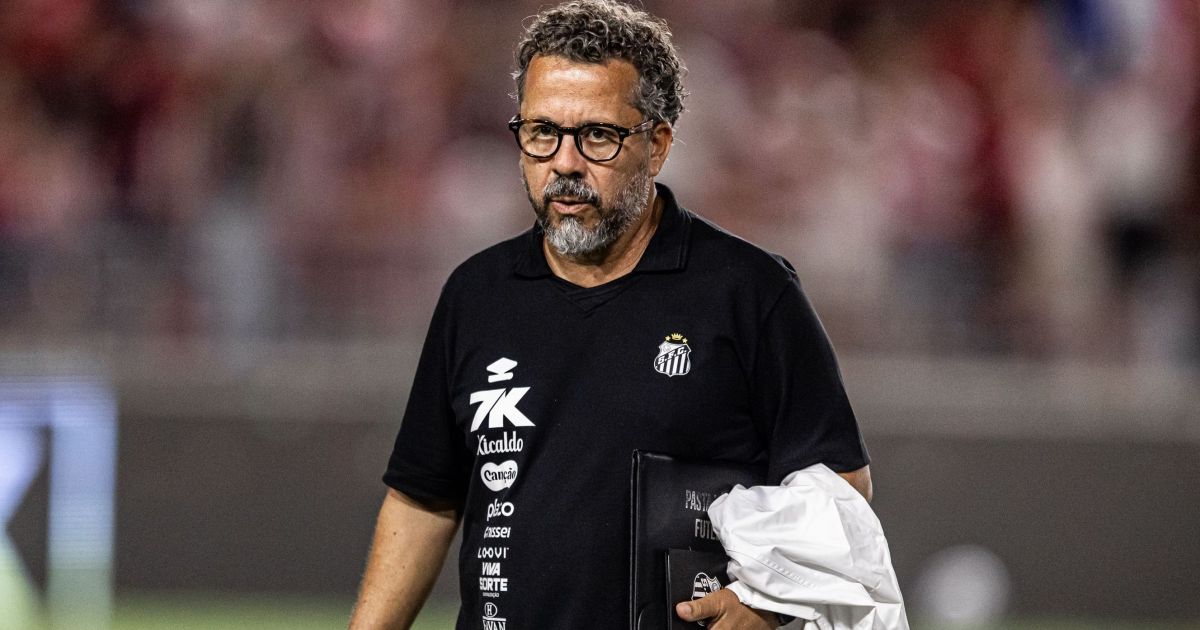 Balança no cargo? Entenda a situação de Cléber Xavier no Santos | CNN ...