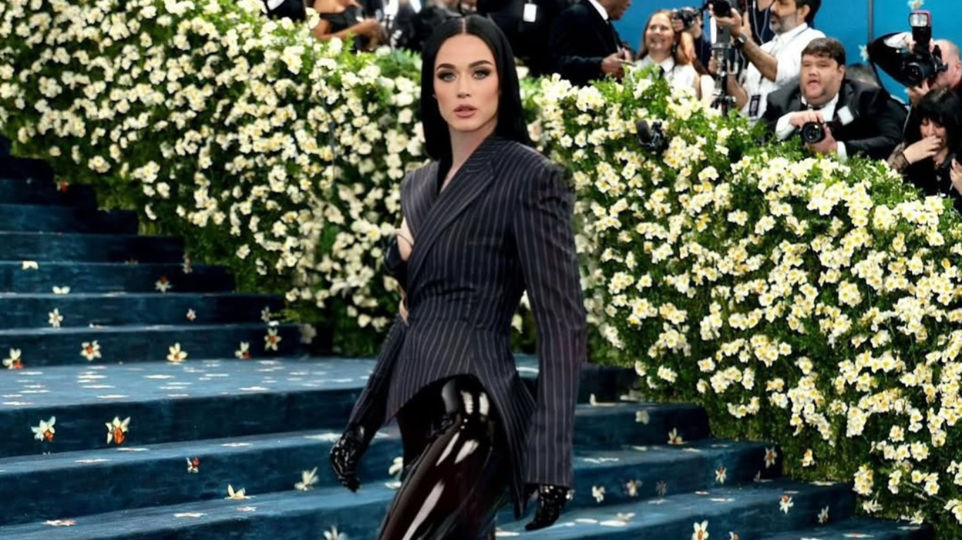Katy Perry volta a aparecer no tapete do Met Gala com IA; entenda | CNN Brasil