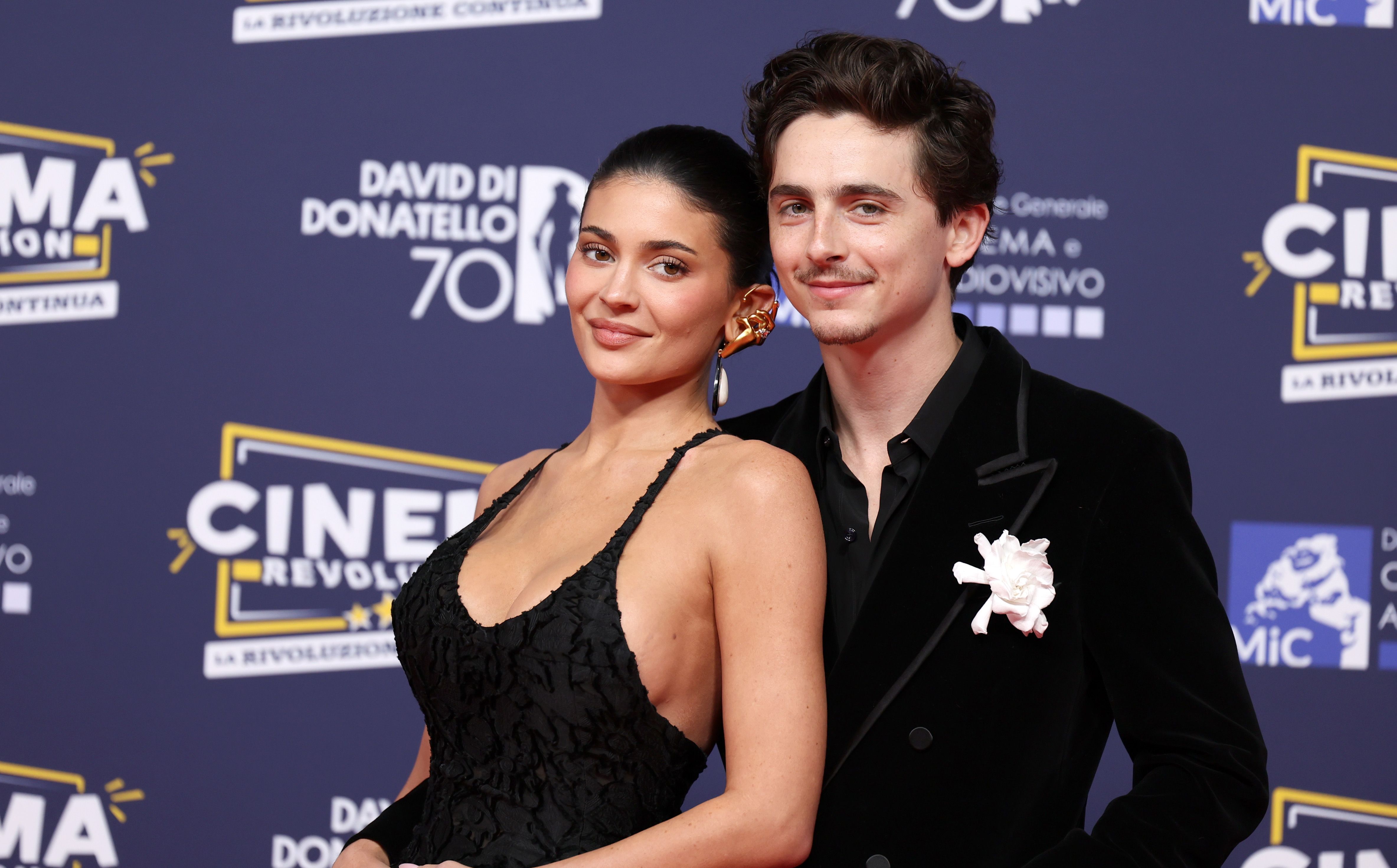 Timothée Chalamet e Kylie Jenner posam em tapete vermelho pela 1ª vez ...