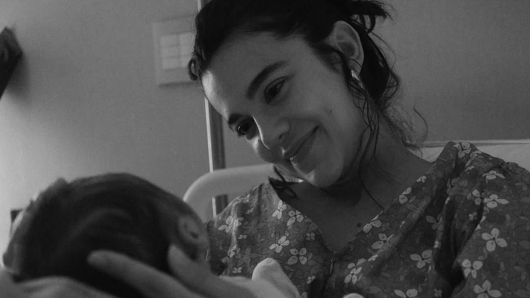 Manu Gavassi comemora 1º Dia das Mães com a filha: "Presente divino ...