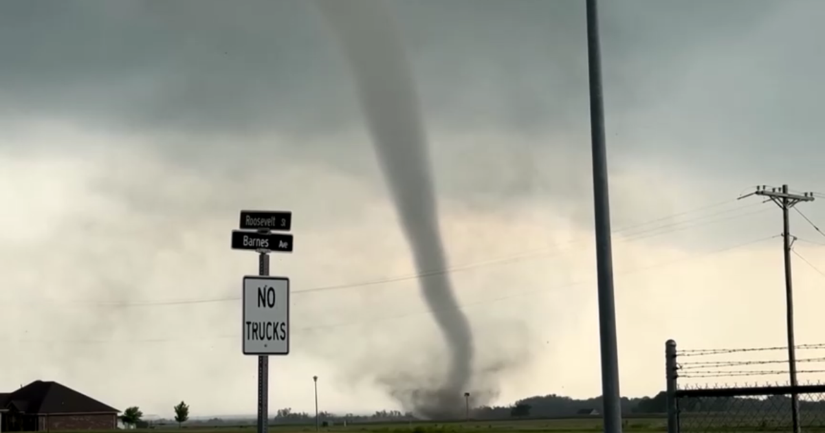 Tornados e tempestades deixam ao menos 28 mortos e casas destruídas nos ...