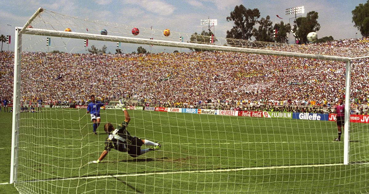 "Se tivesse uma faca, teria me cortado", diz Baggio sobre pênalti em ...